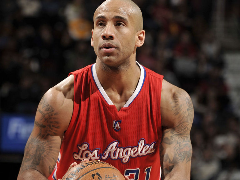 Clippers' Dahntay Jones fined $10,000 by NBA for bumping Green on TV ...