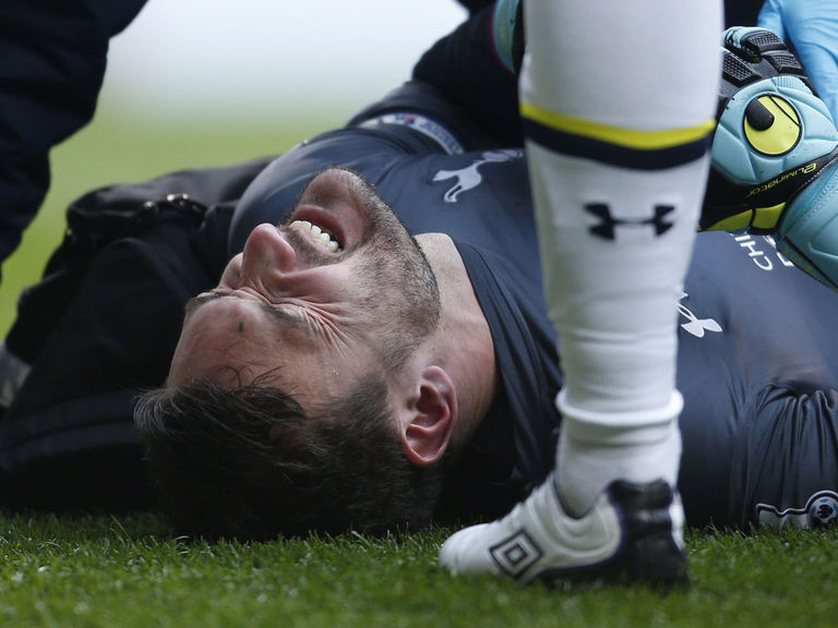 Hugo Lloris leaves match vs. Leicester City with apparent injury ...