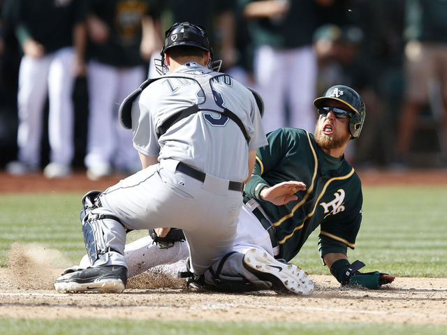 GIF: Mariners nail game-winning run at the plate in extra i…