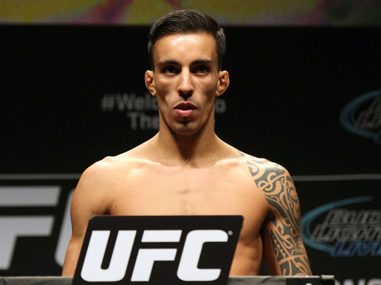 Almeida knocks out Pickett with a beautiful flying knee | theScore.com