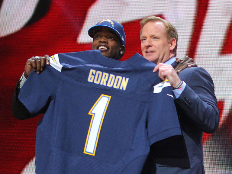 Chargers trade up to select Melvin Gordon 15th overall | theScore.com