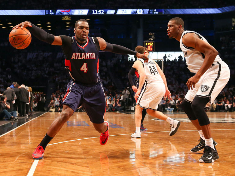 VIDEO: The Hawks' ball movement is very effective | theScore.com