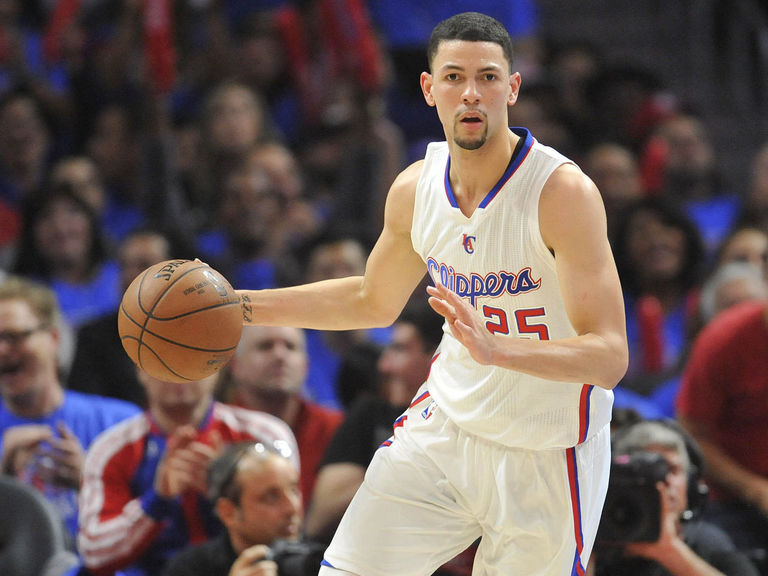 Watch: Austin Rivers throws down poster dunk on Blazers | theScore.com