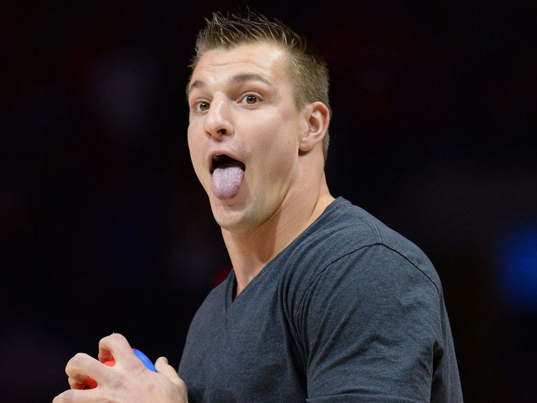 Gronkowski family to appear on 'Family Feud' | theScore.com