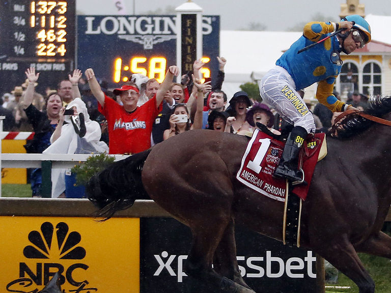 PHOTO: Infamous Marlins fan spotted at Preakness finish line | theScore.com