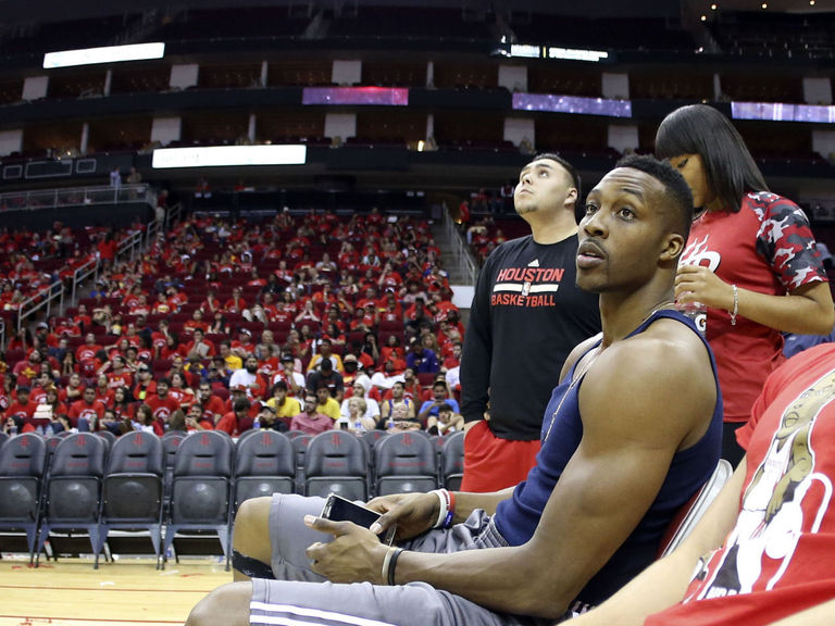 Dwight Howard, Rockets fans ride out storm together in arena following ...