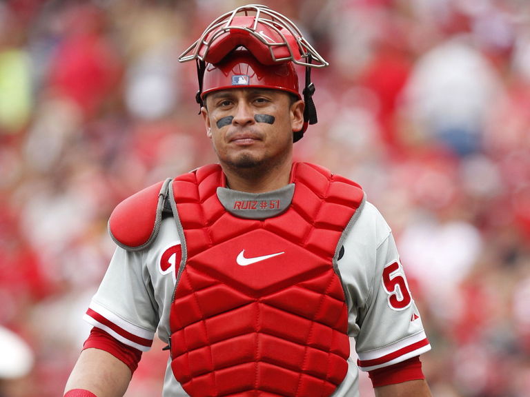 Dodgers acquire Ruiz from Phillies | theScore.com
