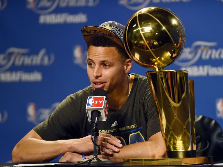 VIDEO: Steph Curry sweeps up confetti, gets back to work in Under ...