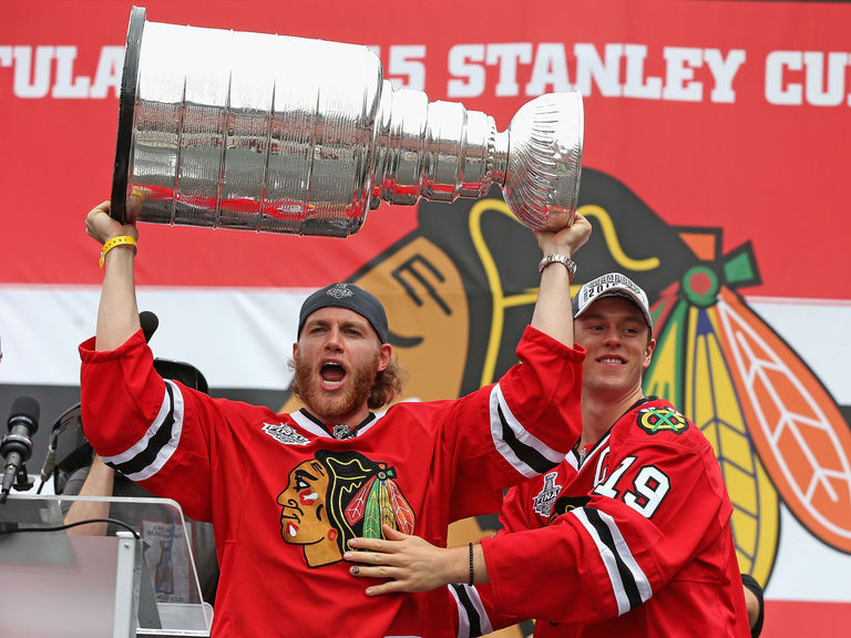 PHOTOS: Blackhawks celebrate Stanley Cup win with parade, Soldier Field ...