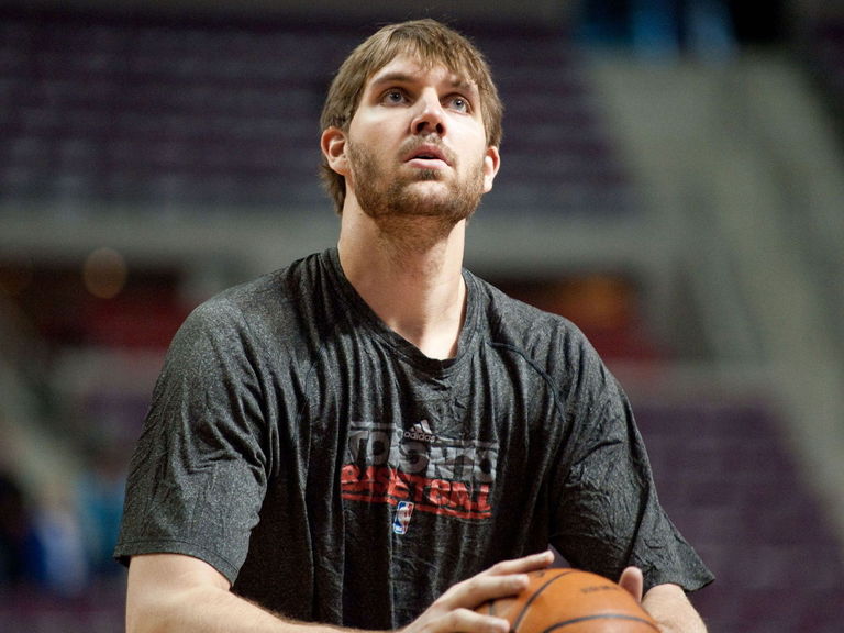 Aaron Gray retires due to blood clot in heart, will join Pistons' staff ...