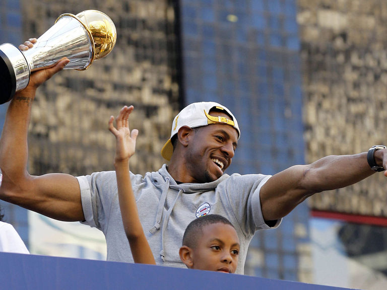 PHOTOS: Golden State Warriors, Magic Johnson take in 49ers game ...
