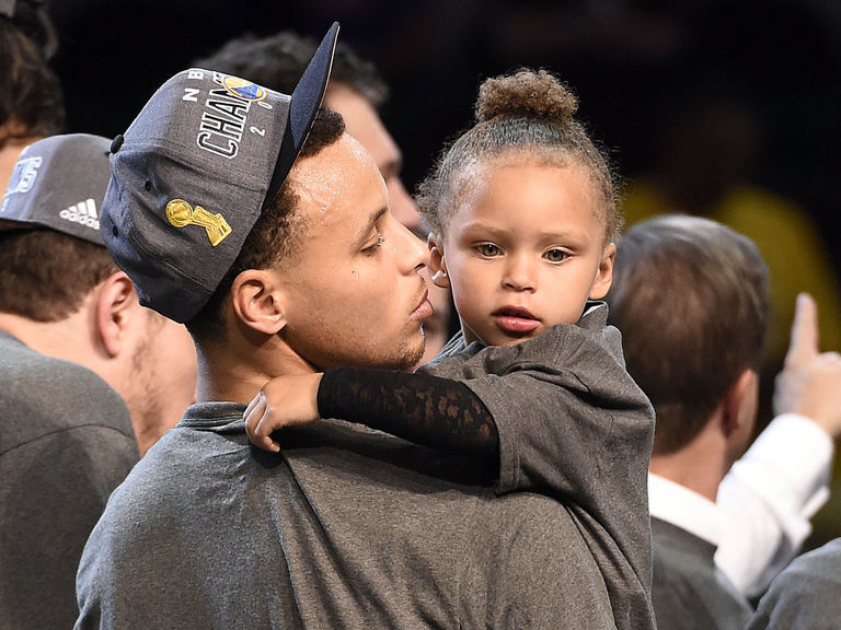PHOTO: Steph Curry and family welcome 2nd daughter, Ryan | theScore.com