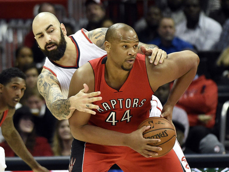 Report: Rockets, Chuck Hayes close to deal | theScore.com
