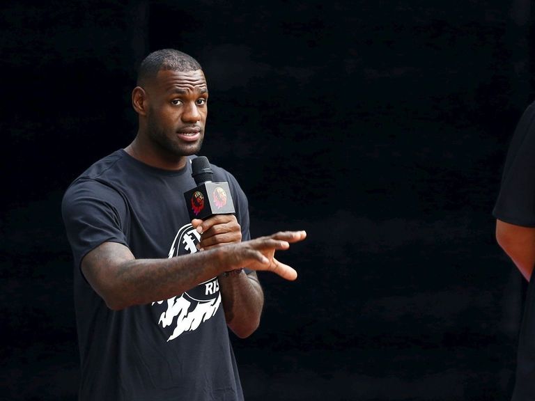 LeBron visits Manila to mentor Filipino basketball talents | theScore.com