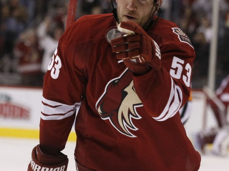 GIF: Derek Morris lays a big hit on Matt Hendricks | theScore.com