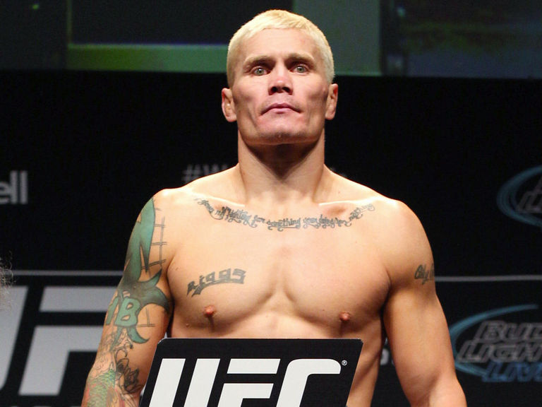 Riggs wins bizarre DQ on UFC 191 Fight Pass prelims | theScore.com