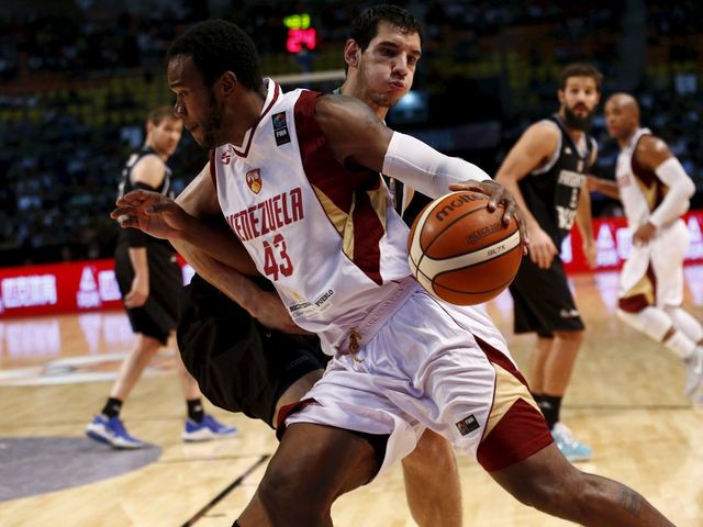 Venezuela stuns Argentina, wins gold medal in FIBA Americas…