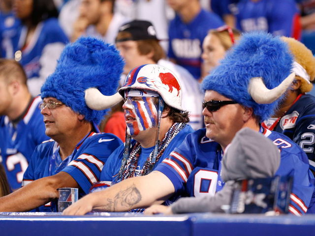 PHOTOS: Bills fans go all out with game-day signs | theScore