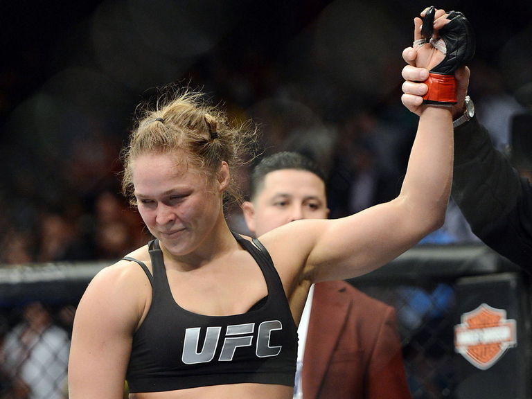 VIDEO: Rousey co-stars in selfies, hugs frenzied fans in Australia ...