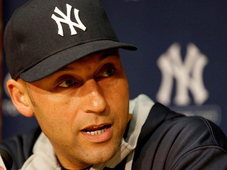 PHOTO: Derek Jeter visits Michigan for BYU game | theScore.com