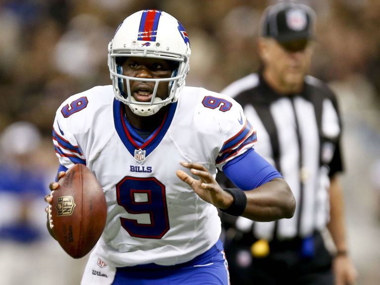 Eagles shuffle depth QBs, add Thad Lewis | theScore.com