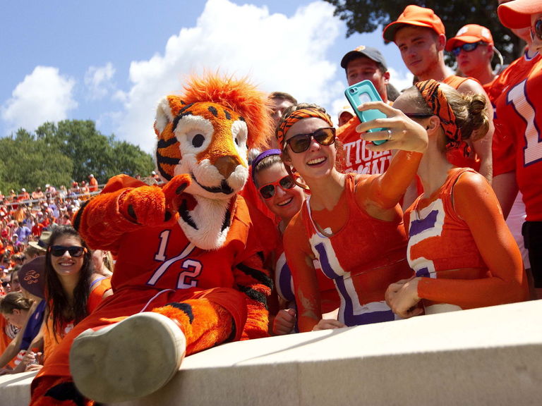 VIDEO: Clemson fans storm field after dramatic win vs. Notre Dame ...