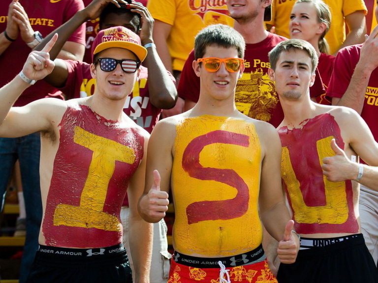 VIDEO: Iowa State holder aggressively celebrates extra point | theScore.com