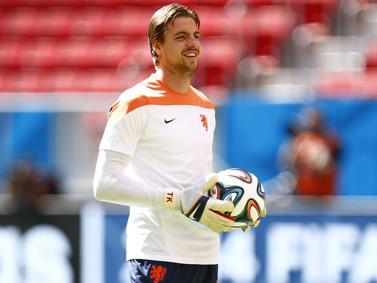 Dutch 'keeper Tim Krul injures knee in Euro 2016 qualifier | theScore.com