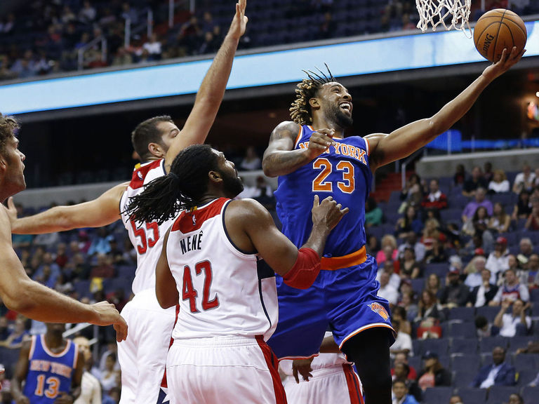 VIDEO: Derrick Williams throws down nasty baseline reverse | theScore.com