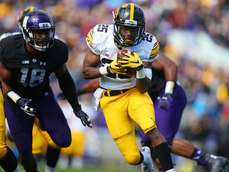 Iowa's Wadley to return for senior campaign | theScore.com