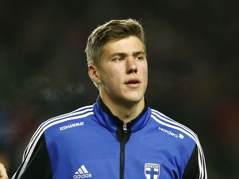 VIDEO: Stevenage 'keeper Jesse Joronen shames counterpart with 75-yard ...