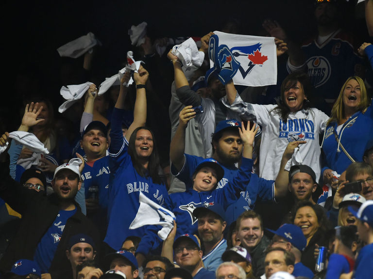 PHOTO: Sad Blue Jays fan sports full face paint at Rogers Centre ...