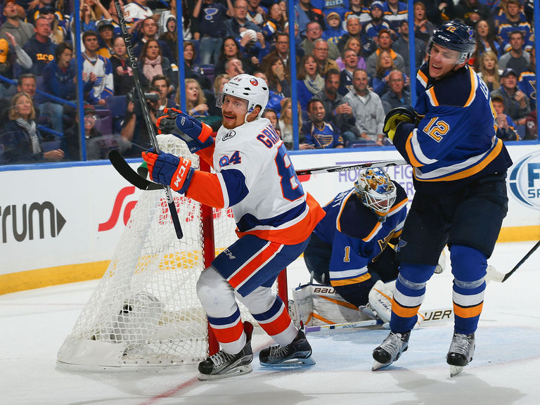 Islanders' Grabovski taps in OT winner to beat Blues | theScore.com