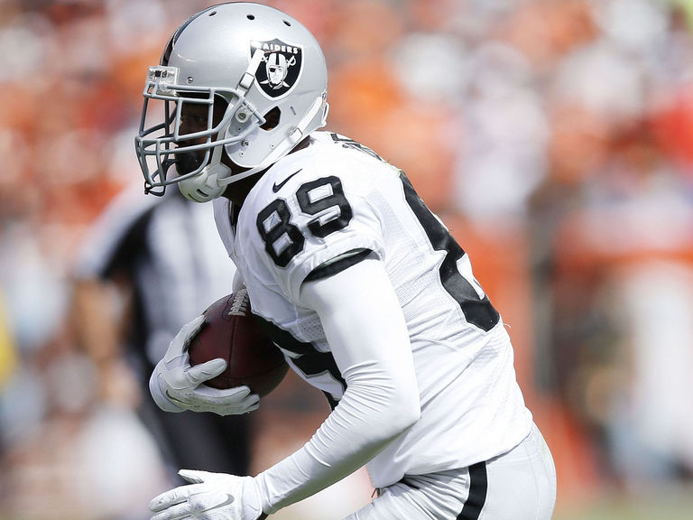 VIDEO: Amari Cooper makes incredible leaping catch | theScore.com