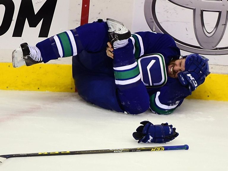 Canucks' Prust suffers ankle injury vs. Canadiens; will miss at least 2 ...