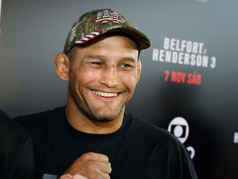 VIDEO: Dan Henderson all smiles during staredown with Vitor Belfort ...