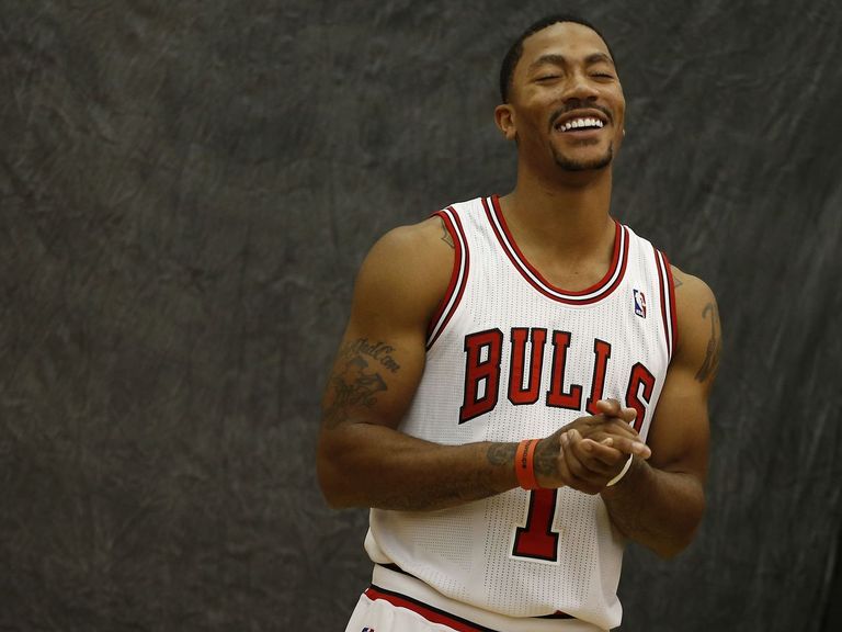 PHOTO: Derrick Rose wears T-shirt with son's face on it | theScore.com