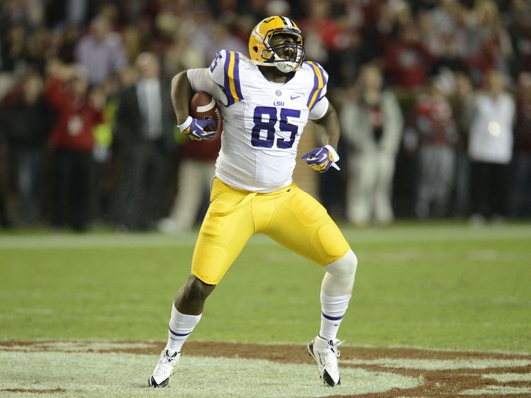Report: LSU's Dillon Gordon stabbed in bar fight | theScore.com