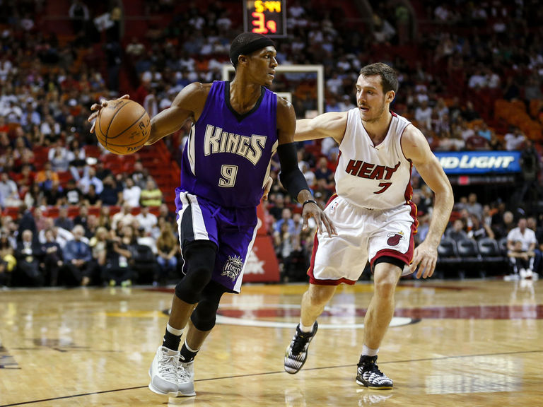 VIDEO: Rondo fakes out Heat, cameraman, universe | theScore.com