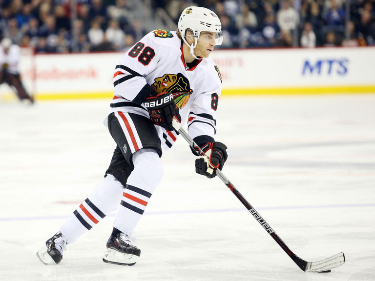 Kane extends point streak to 17 games, reclaims scoring lead | theScore.com