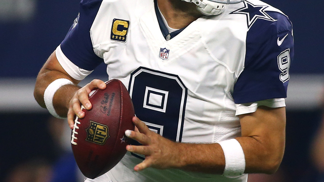 Romo re-injures clavicle vs. Panthers; undergoing X-rays