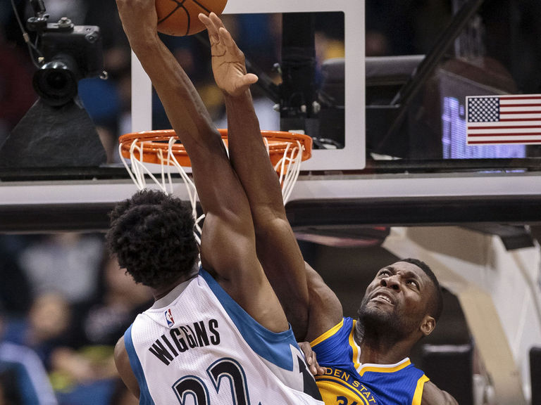 VIDEO: Wiggins gets running start at putback jam | theScore.com