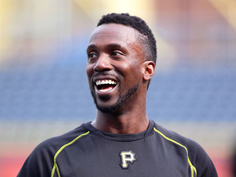 VIDEO: McCutchen performs hilarious restaurant skit | theScore.com