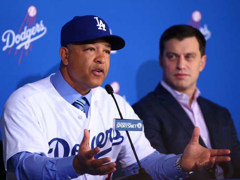 Dodgers welcome Dave Roberts back as manager | theScore.com