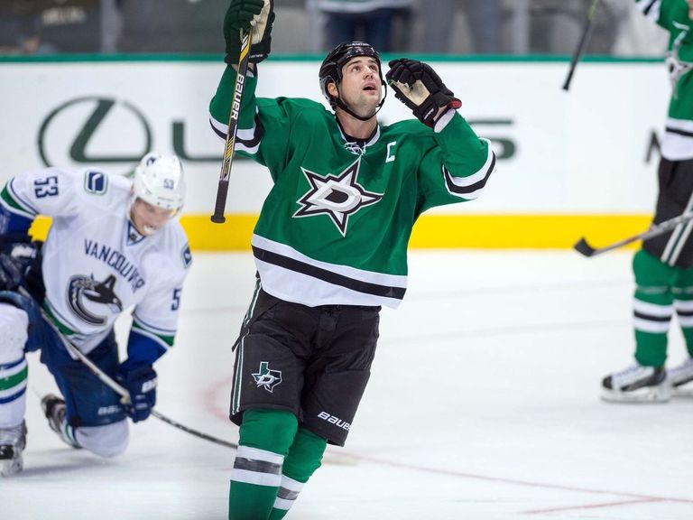Jamie Benn really, really enjoys the holiday season | theScore.com