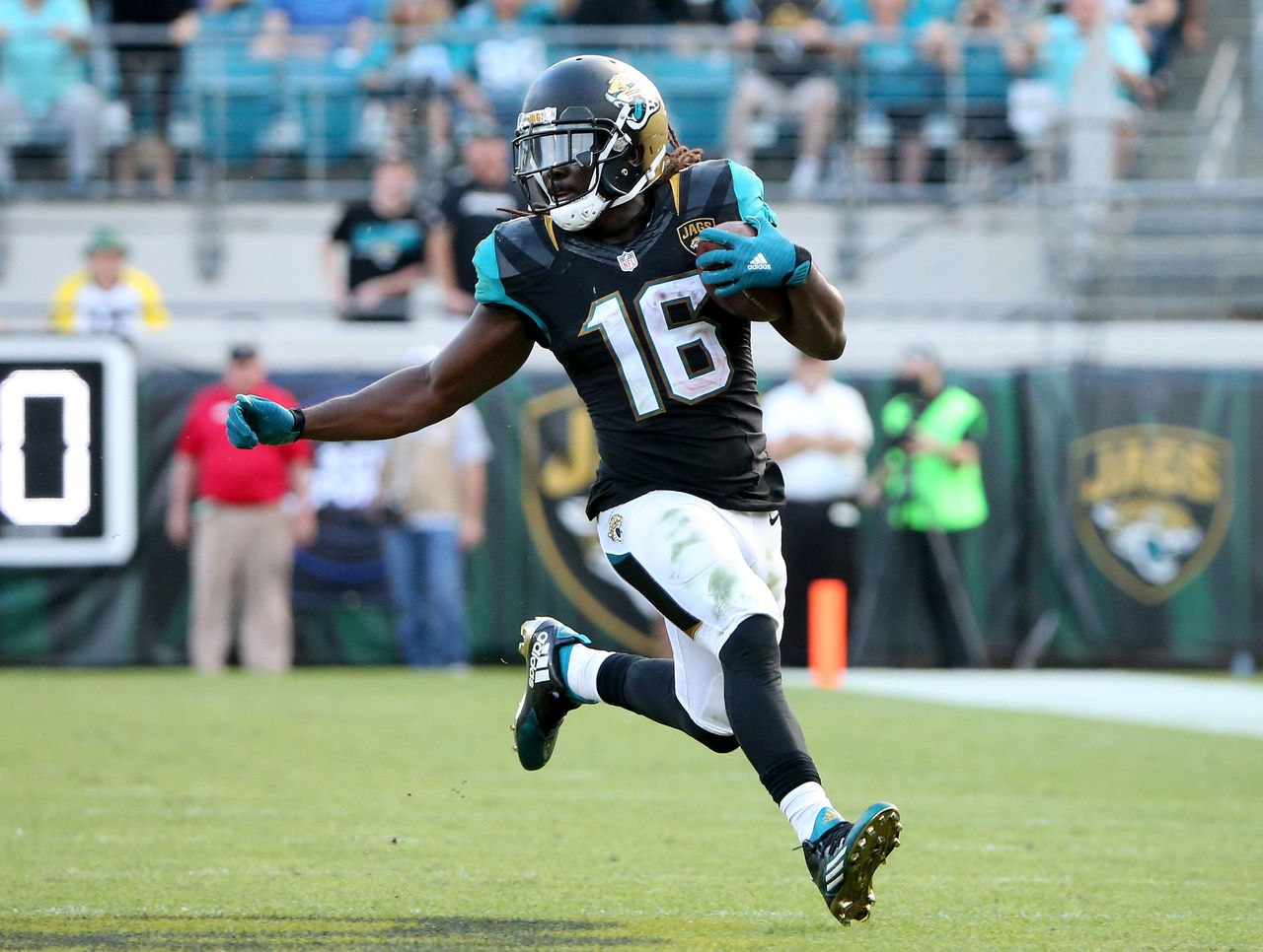 Debate Team - Tim Hightower vs. Denard Robinson | theScore.com
