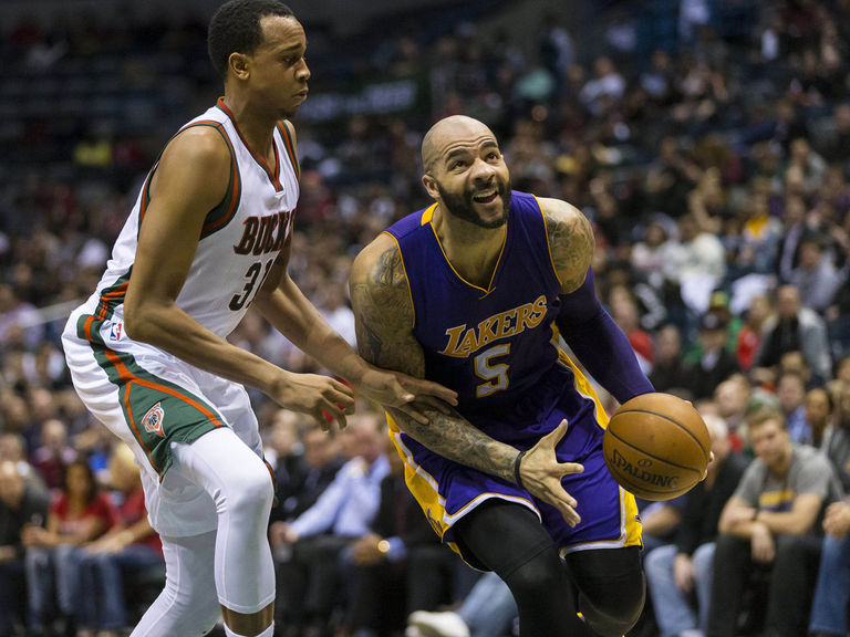 Report: Carlos Boozer met with Bucks regarding joining team | theScore.com