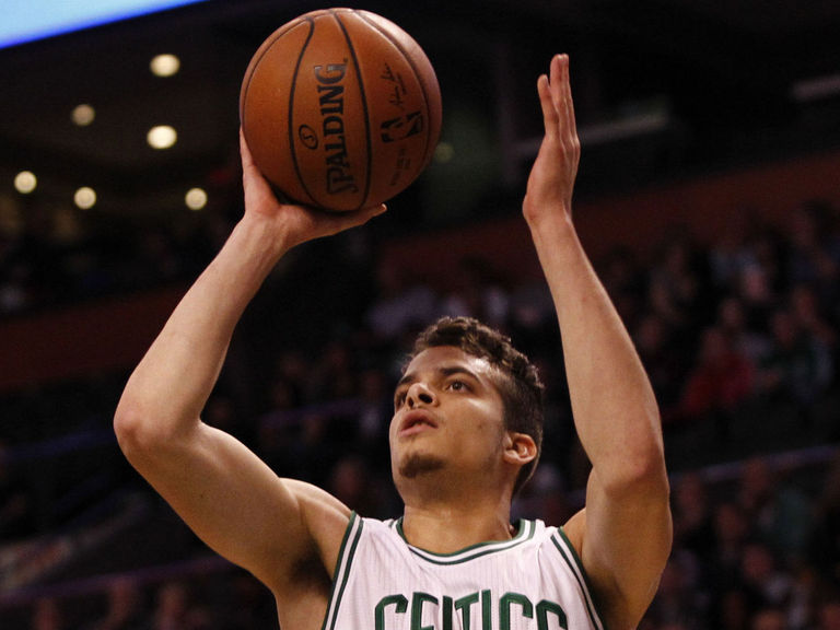 VIDEO: Celtics' rookie Hunter beats the buzzer with half-court dagger ...