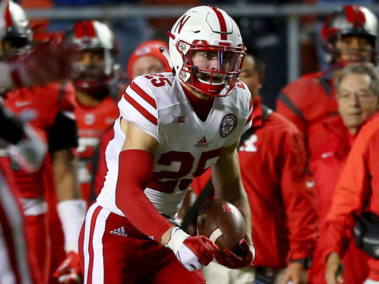 Nebraska's Nate Gerry ejected for targeting | theScore.com