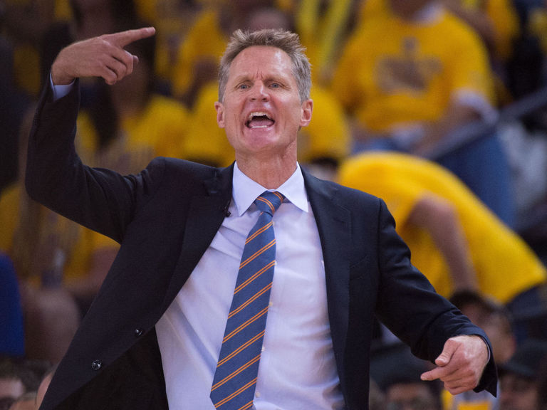 VIDEO: Steve Kerr nails half-court shot at Warriors shootaround ...